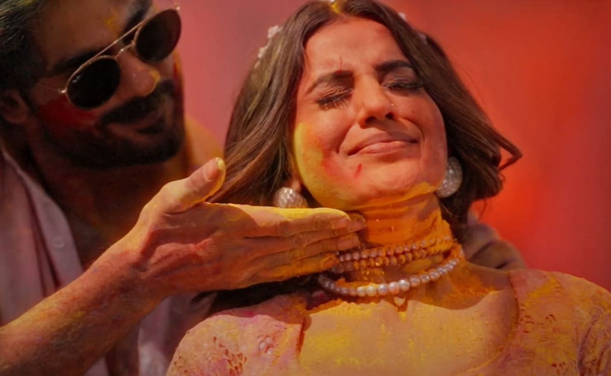 Akshara Singh: मोटरसाइकिल पर होली मनाने आई अक्षरा सिंह, जोगीरा सा रा रा ...