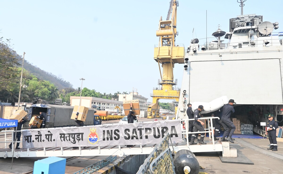 ऑपरेशन ब्रह्मा: वायुसेना के बाद अब नौसेना का जहाज राहत सामग्री लेकर ...