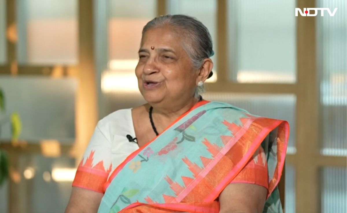 Sudha Murty Reacts To Husband Narayana Murthy's 70-Hour Work Week ...