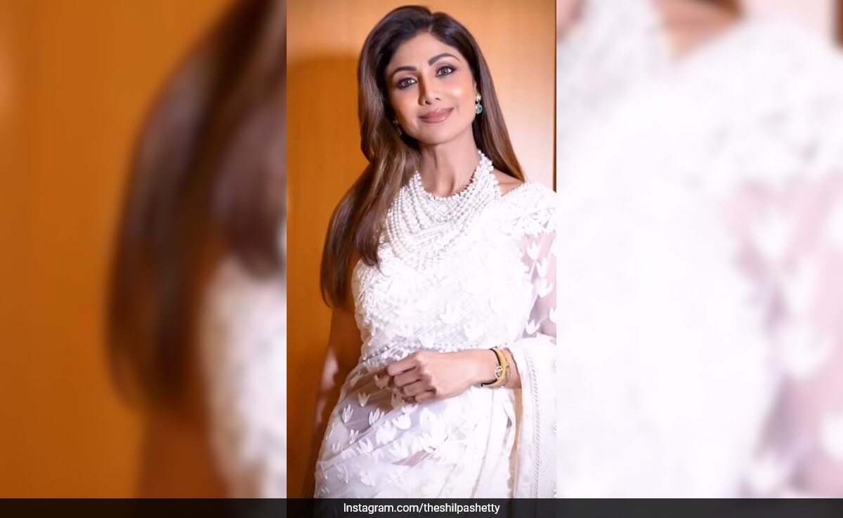 Shilpa Shetty's Kohl Lined Eyes And Caramel Lips Set Ethnic Glam Goals