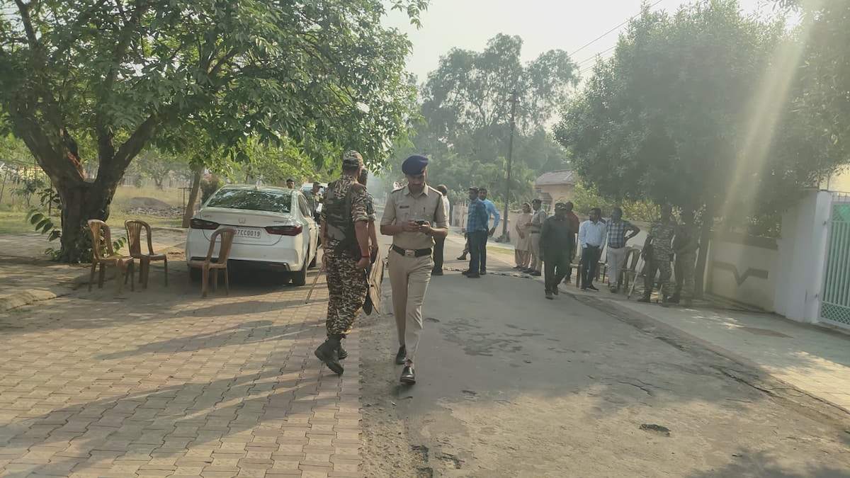 CBI Raid: पूर्व सीएम भूपेश बघेल के आवास समेत 17 ठिकानों पर सीबीआई के छापे, रायपुर व भिलाई में हो ...