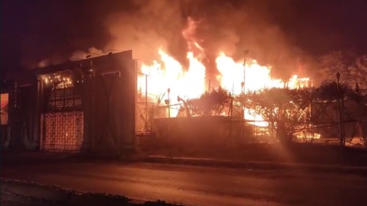 Marriage Hall Fire: शुक्र है कि यहां कोई शादी नहीं हो रही थी... धूं-धूं ...