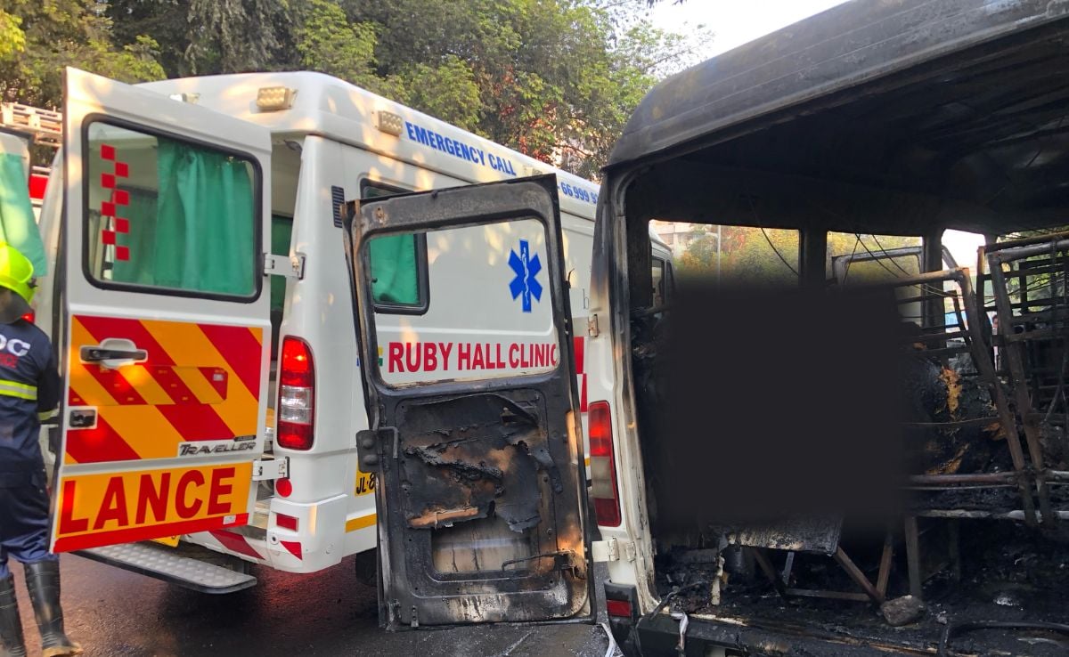 Pune Hinjewadi Vyoma Graphics company bus massive fire 8 people ...