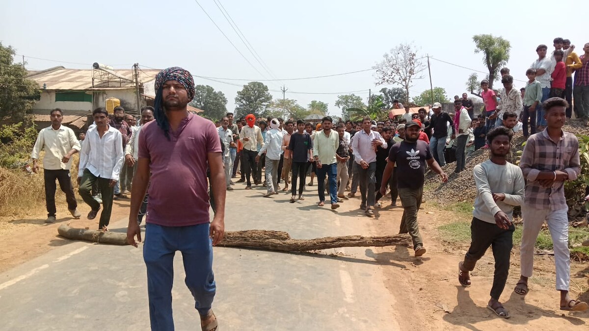 ट्रैक्टर के नीचे दबकर ITI के छात्र की मौत, शव रोड पर रखकर परिजनों का प्रदर्शन | ITI student dies ...