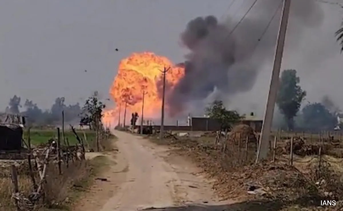 Truck Carrying More Than 300 LPG Cylinder Catches Fire, Triggers ...