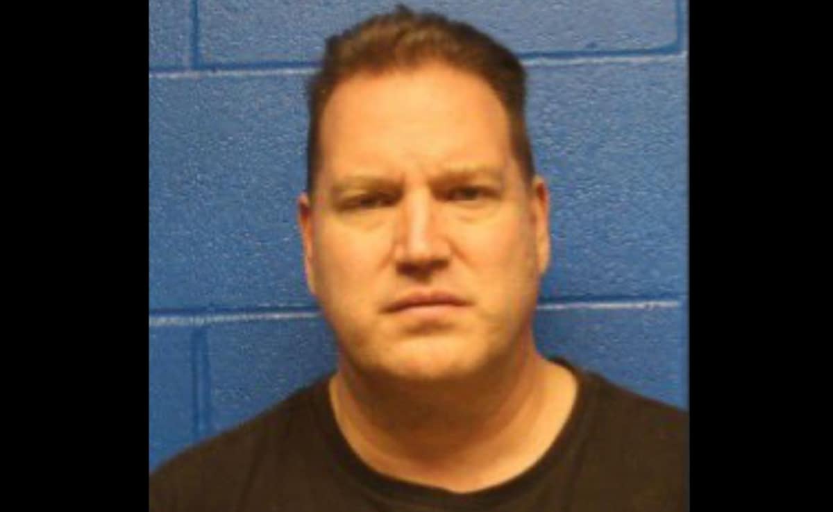 Ex-News Anchor Lifts Girlfriend By Throat, Slams Her To Ground, Arrested