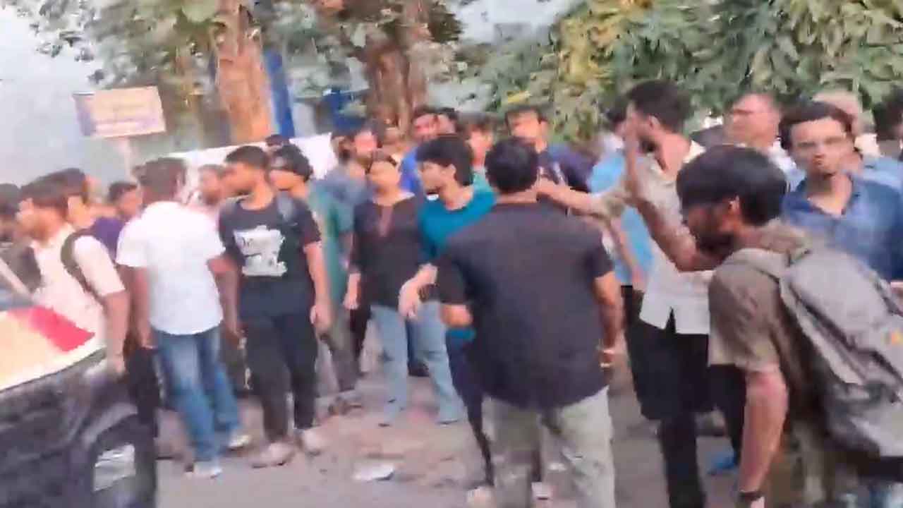Clash During Strike Called By Students' Body SFI Across Bengal Universities