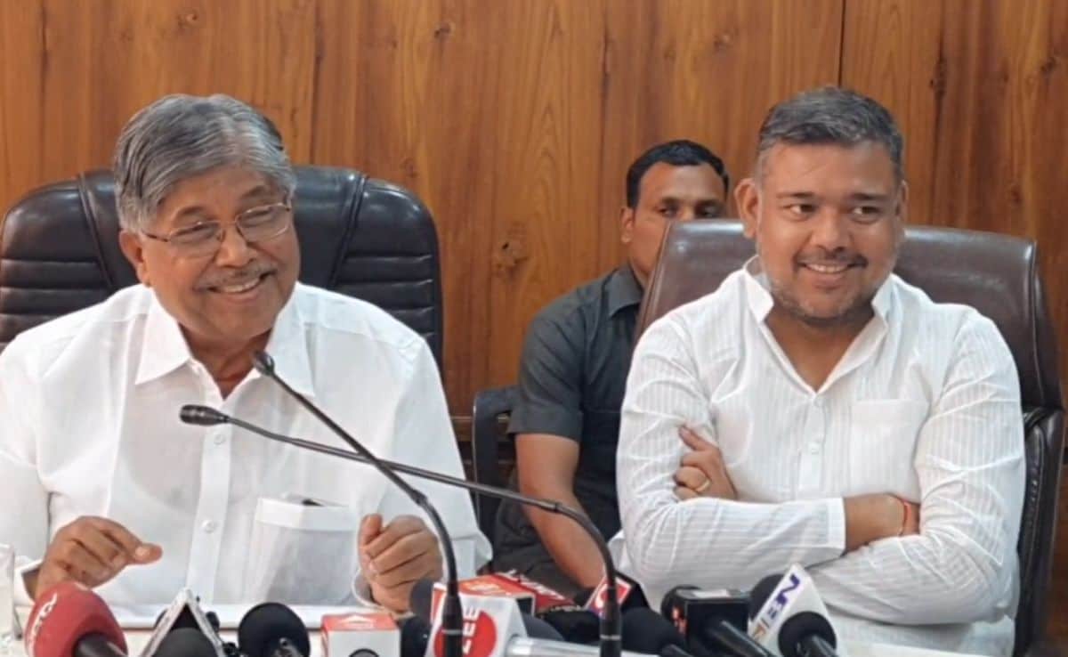 Minister and BJP leader Chandrakant Patil offered Sangli MP Vishal ...