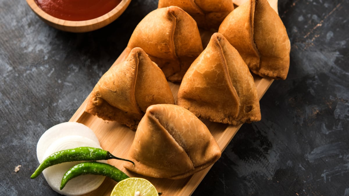 "Took My Samosas And Ran Away" - Mans Conversation With Swiggy Customer ...