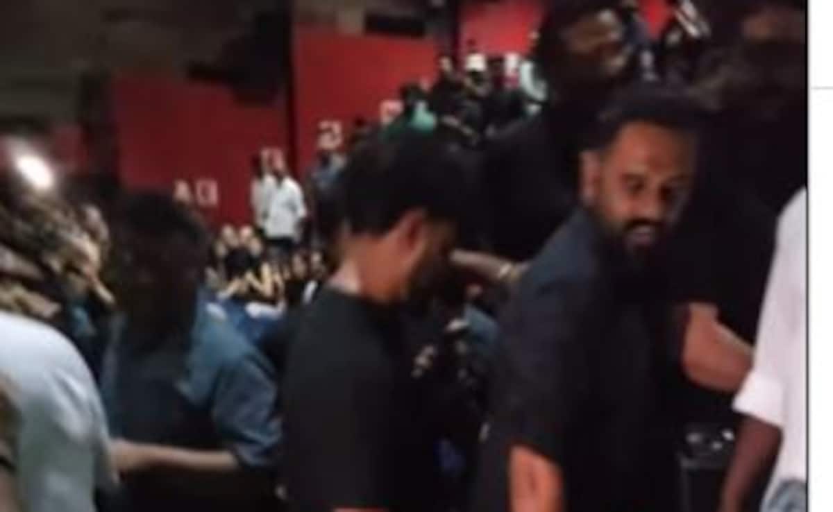 Watch: Mohanlal Kisses Prithviraj Sukumaran's Mother At L2 Empuraan's ...