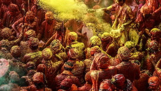 holi dates 2025