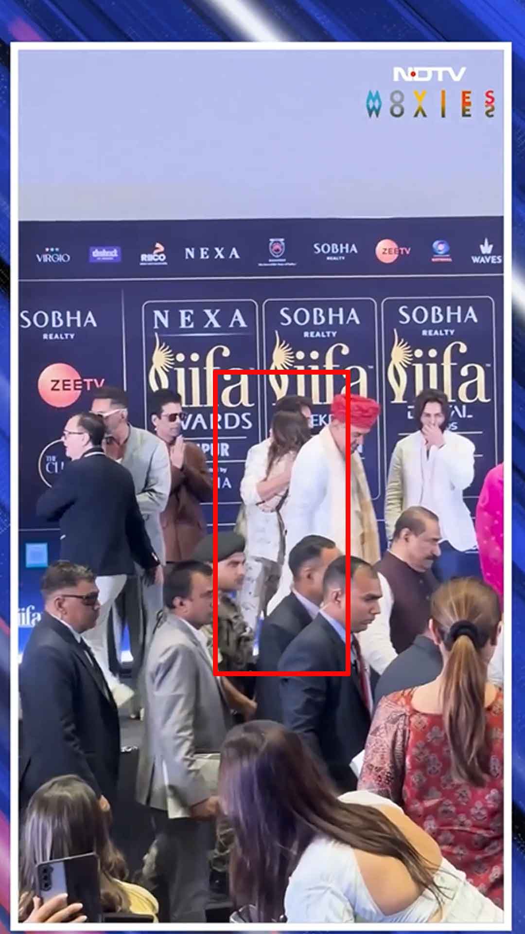 Crazy Viral: Kareena Kapoor-Shahid Kapoor Hug Each Other At IIFA 2025 Press Conference