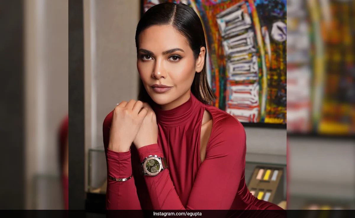 Esha Gupta Is Weekday Ready In Bronzed Glam And Sleek Long Bob Tresses