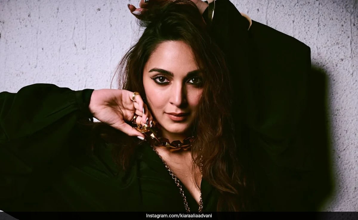 Kiara Advani's Kohl-Lined Eyes, Bronze Glam And Messy Hair Win Glam Game