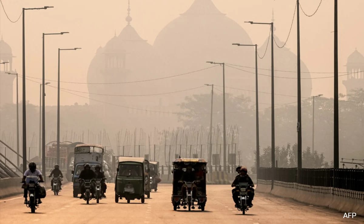 "Really Suffocating": Pakistan Emerges From "Worst" Winter Smog