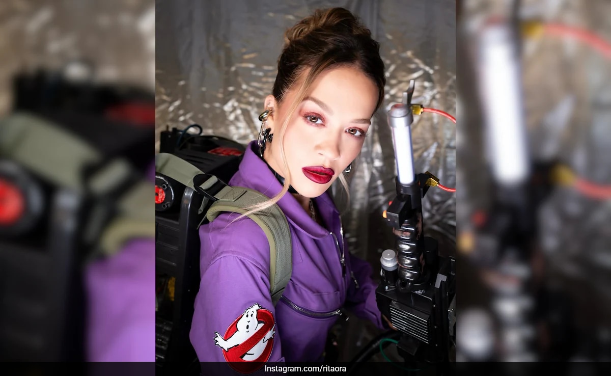 Rita Ora's Shimmer Eyes And Berry Lips Make A Case For Monotone Makeup ...