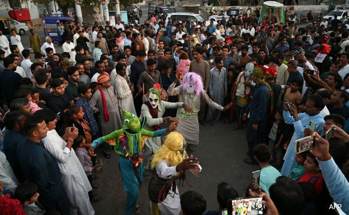 How Holi And Ramadan Unites This Pakistani Desert Town Every Year