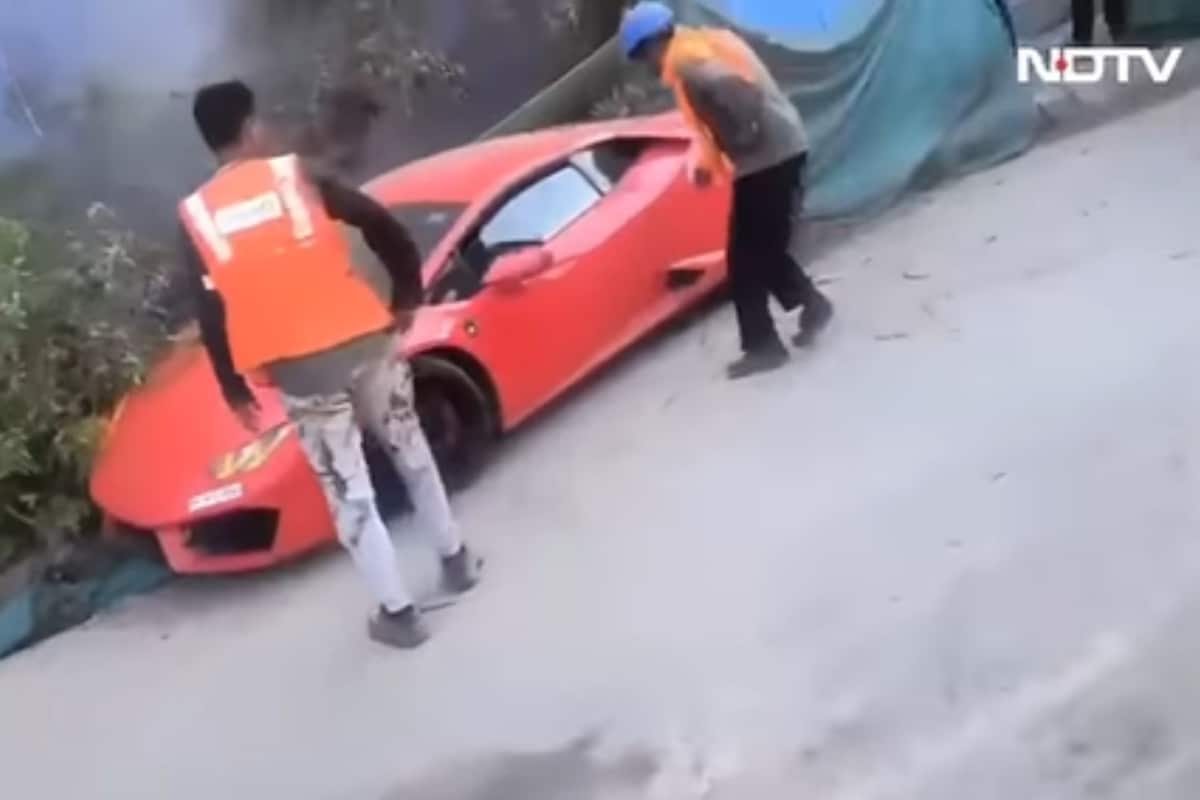 YouTuber Mridul Tiwari's Lamborghini Huracan Crashes In Noida; Driver Arrested