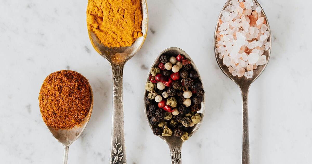 5 Herbs And Spices To Cool Your Stomach