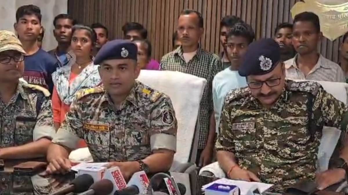 Naxalites Surrender: मुठभेड़ में 26 नक्सली मारे जाने के बाद बीजापुर के ...