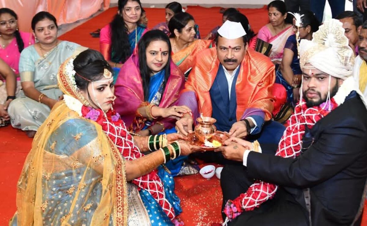 chhatrapati-sambhajinagar-district-collector-dilip-swami-performs ...