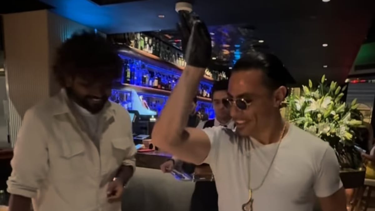 Vignesh Shivan Visits Chef Salt Baes Restaurant, Tries His Viral Steak ...