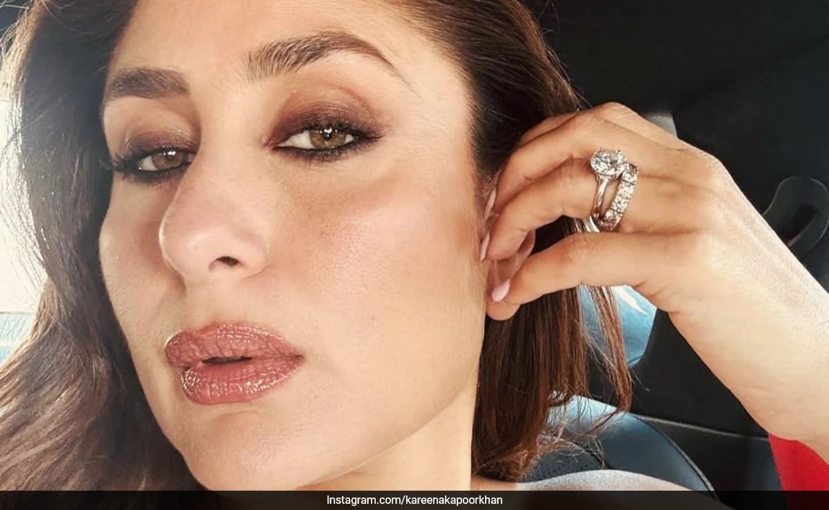Kareena Kapoor Aces Her Selfie Game Smokey Kohl-Filled Eyes And Caramel ...