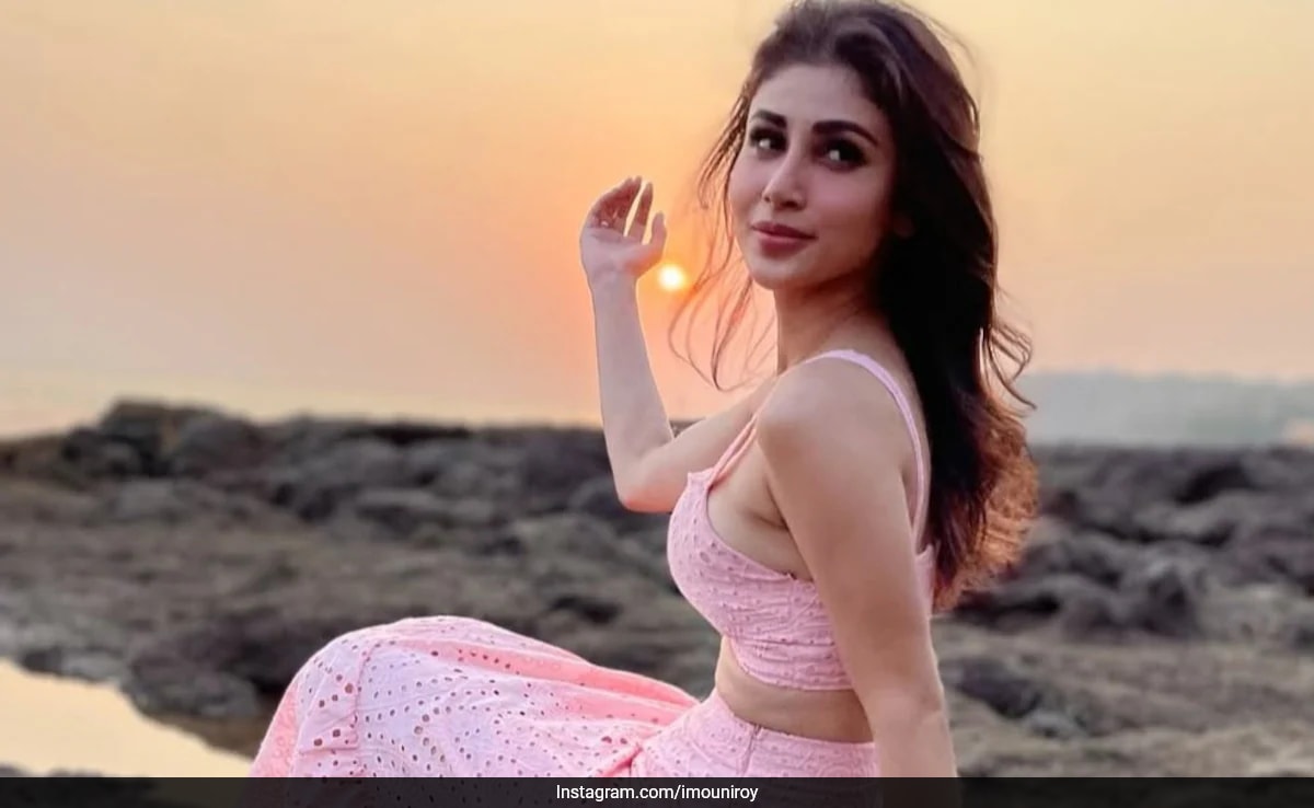 Mouni Roy Picks A Pretty Pastel Pink Schiffli Skirt Set For An Outdoorsy Look