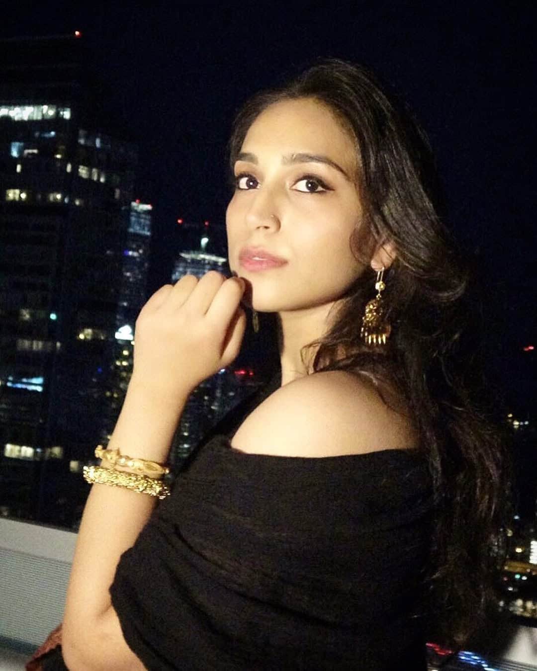 Zoya Hussain’s Glam Beauty Looks