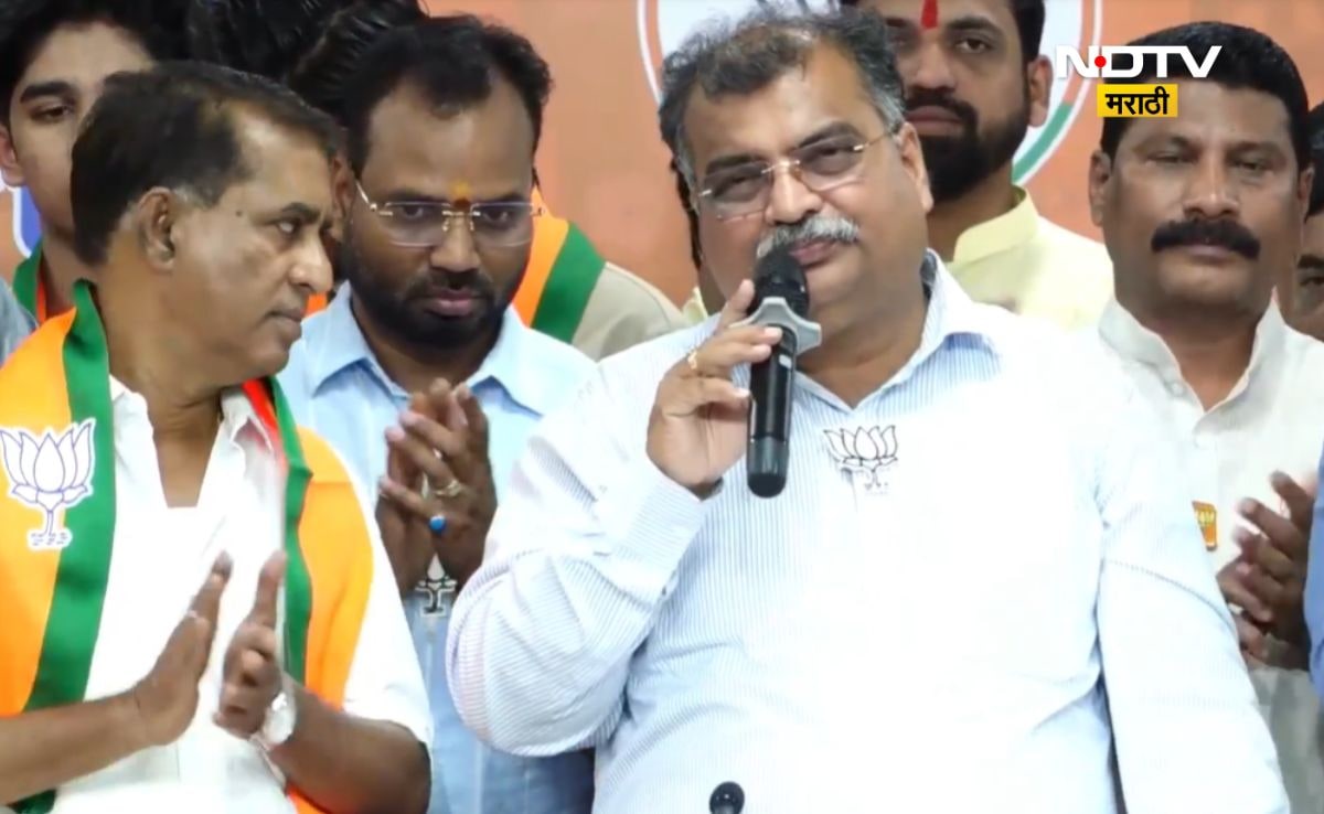 Maharashtra Politics Shekap Leader Jayant Patil Brother Pandit Patil Join BJP Big Blow To MVA