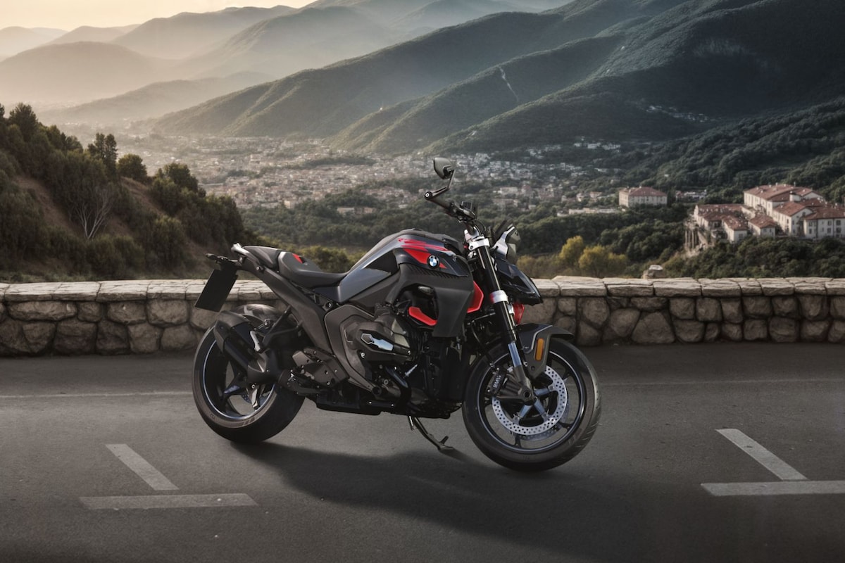 BMW R 1300 R Unveiled With 145 HP Boxer Engine