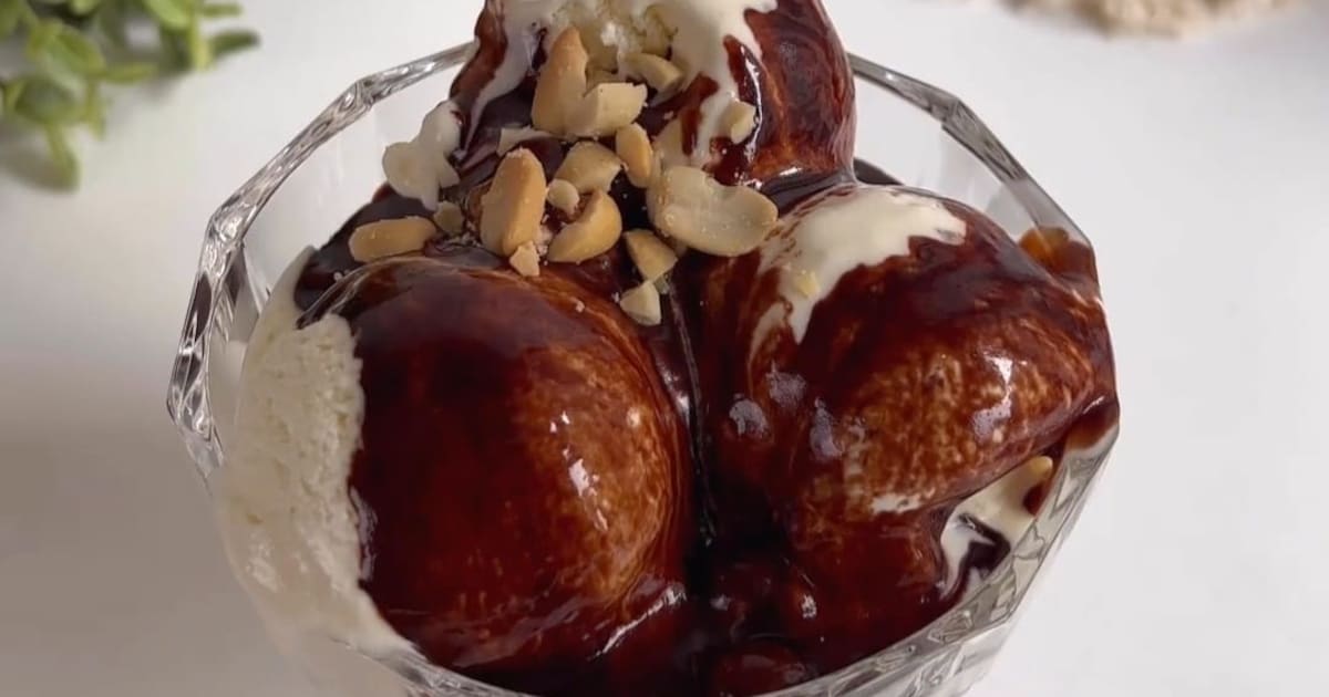 Make The Best Hot Chocolate Fudge Sundae Ever