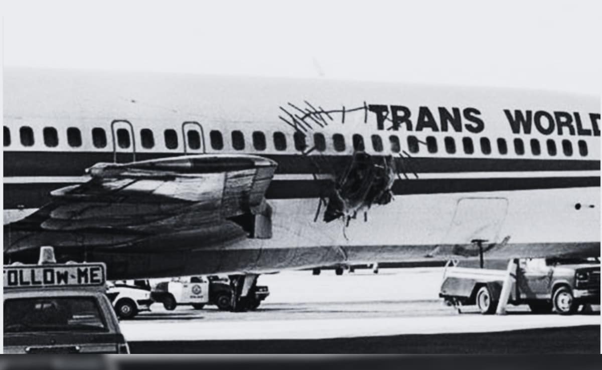 प्लेन में ब्लास्ट से सूराख, धड़ाधड़ गिरने लगे थे लोग.. ठीक 39 साल पहले ...