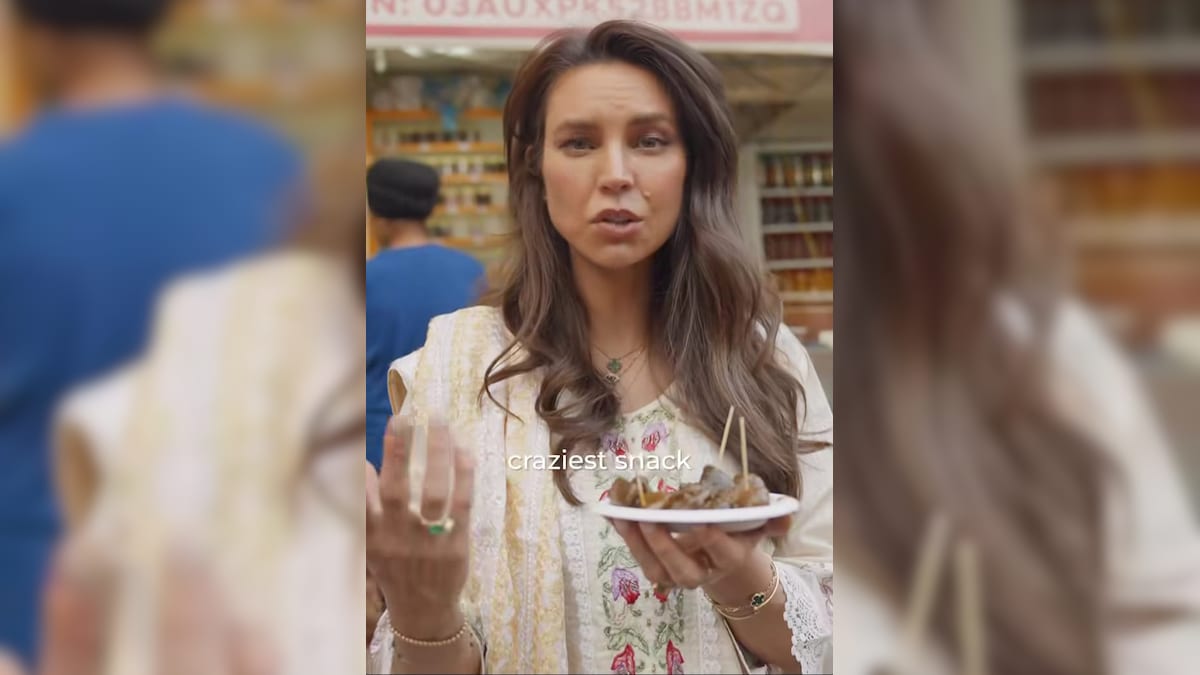 Celebrity Chef Sarah Todd Tastes Iconic Aam Papad Chaat In Amritsar ...