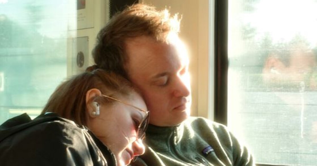 5 Tips For Better Sleep While Travelling