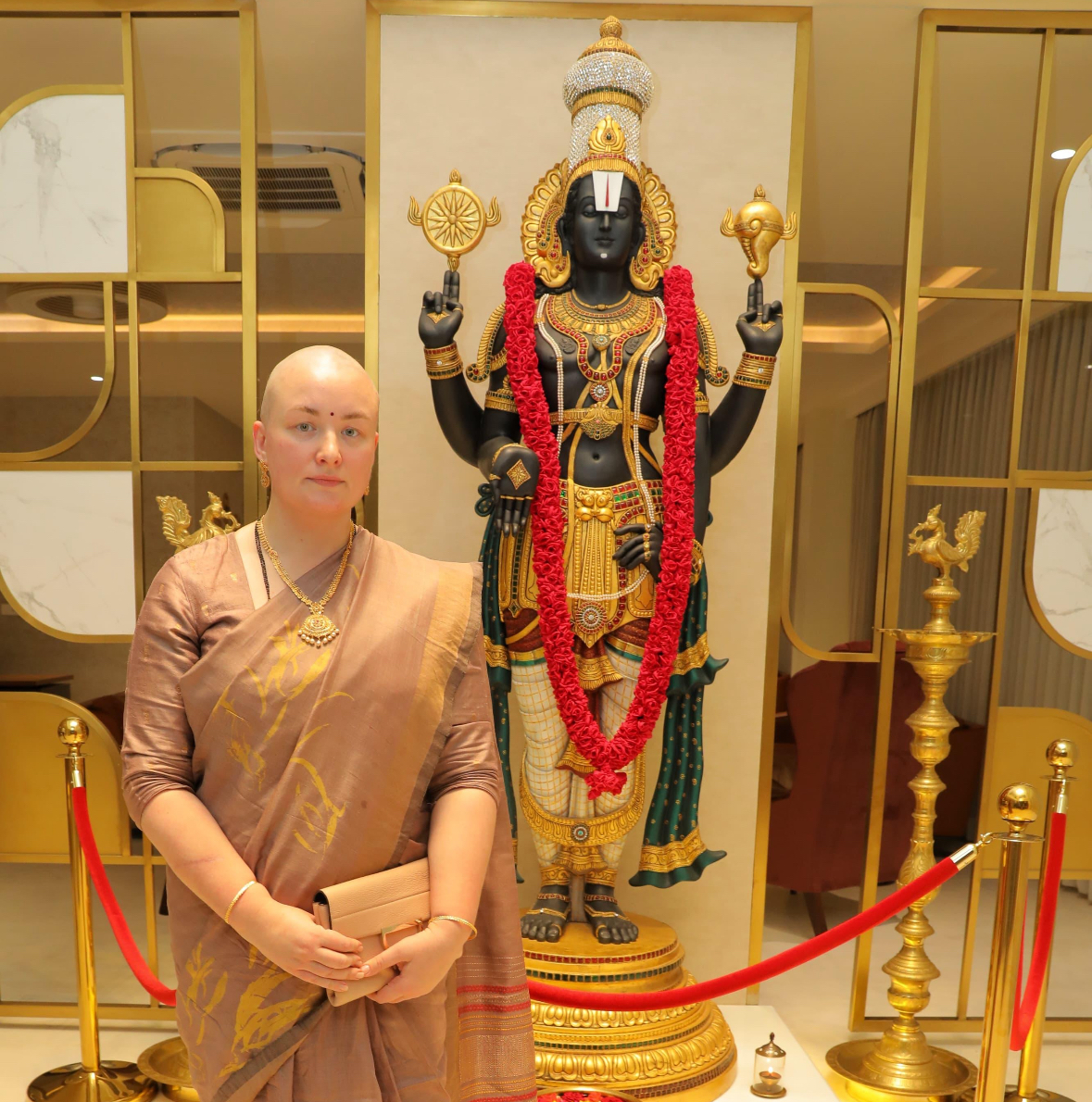 Pawan Kalyan's Wife Fulfills Vow, Performs Head-Tonsuring Ritual At ...