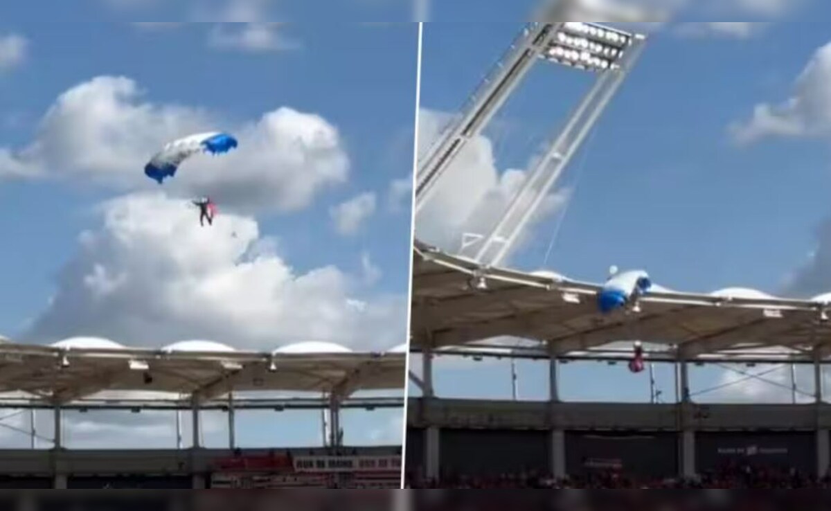 रग्बी मैच से पहले हादसा, स्टेडियम की छत से टकराते ही फंस गए पैराशूटिस्ट ...
