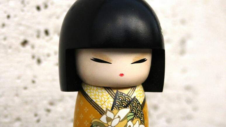 7 Unique Souvenirs From Different Countries That You Must Bring Back Home