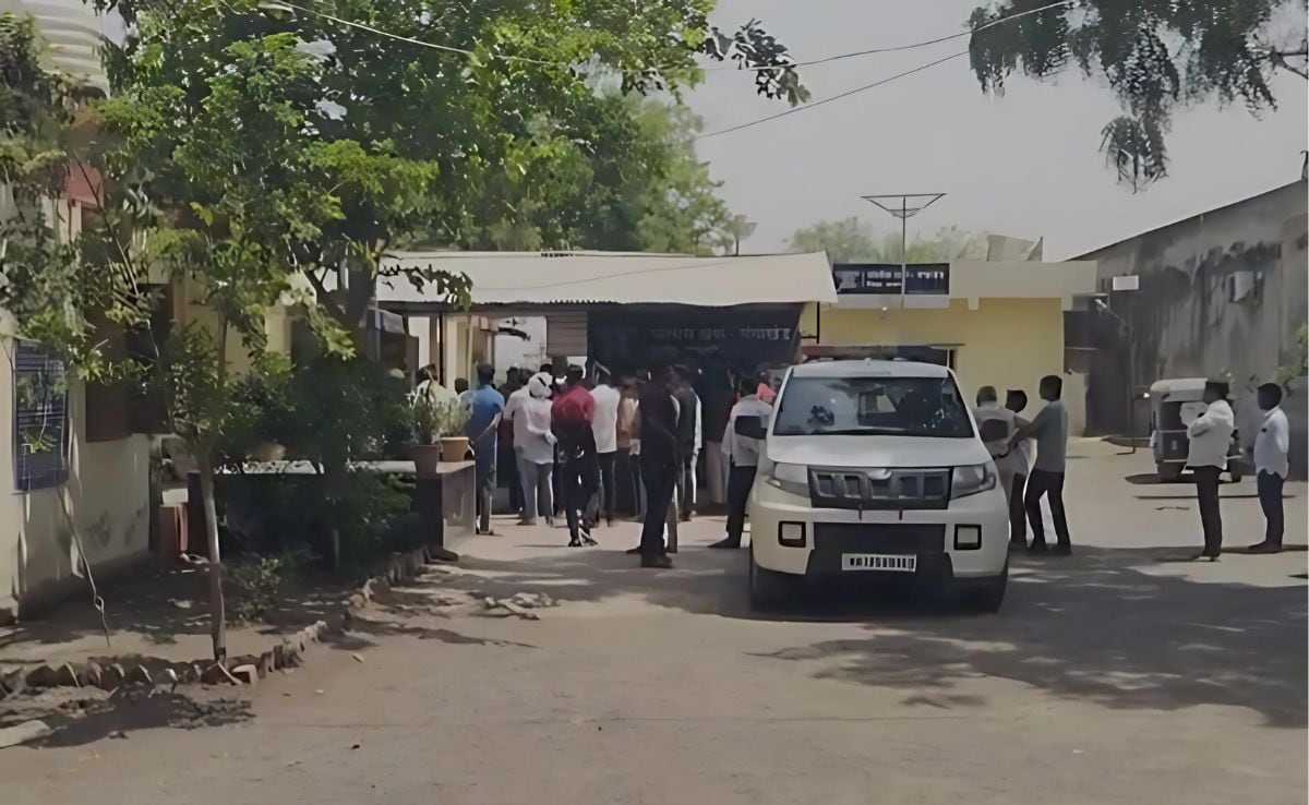 Parbhani Crime News man killed over not given tea and cigarettes