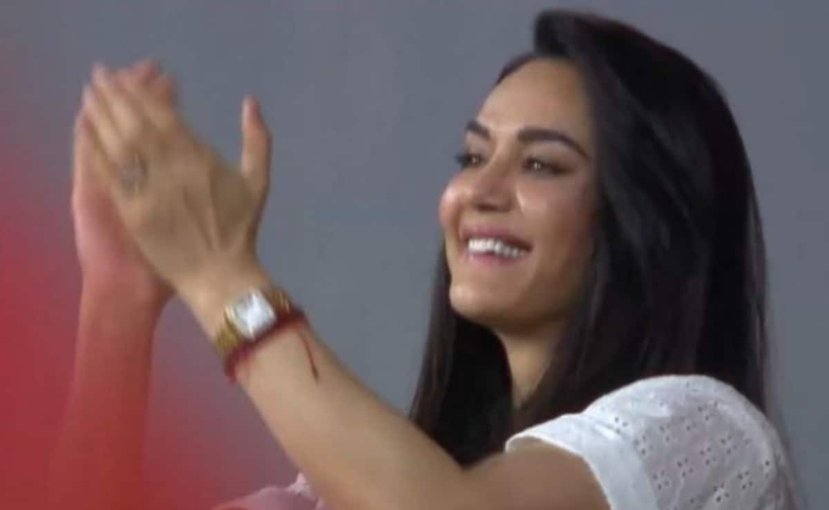 Prety Zinta's reaction cannot be missed where the Punjab Kings star in ...
