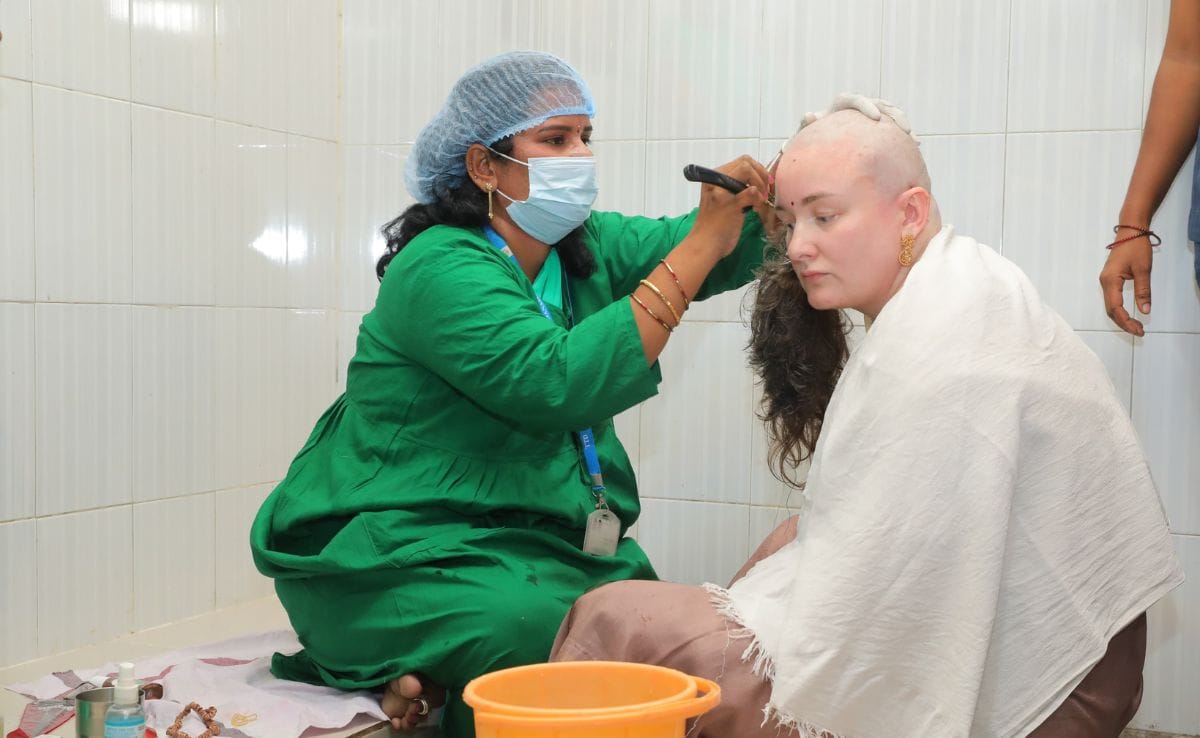 South Superstar DCM Pavan Kalyan Wife Anna lezhneva Tonsures Head ...