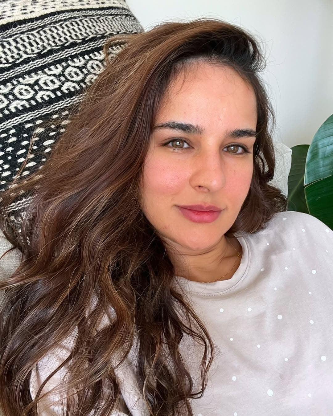 Happy Birthday Angira Dhar: Angira Dhar’s Effortless Beauty Looks
