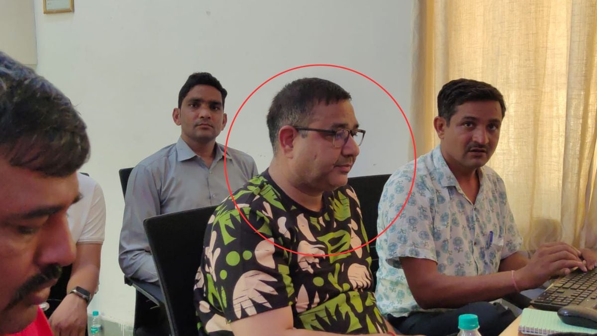 ACB Action: रिश्वत लेते पशुपालन विभाग का संयुक्त निदेशक गिरफ्तार ...