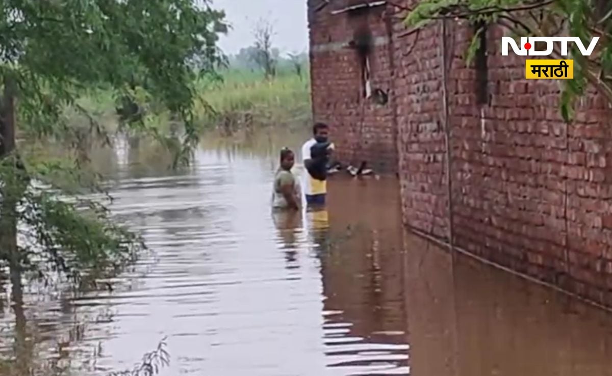 Baramati News Water Came Into Houses Due To Cleaning Work not completed ...