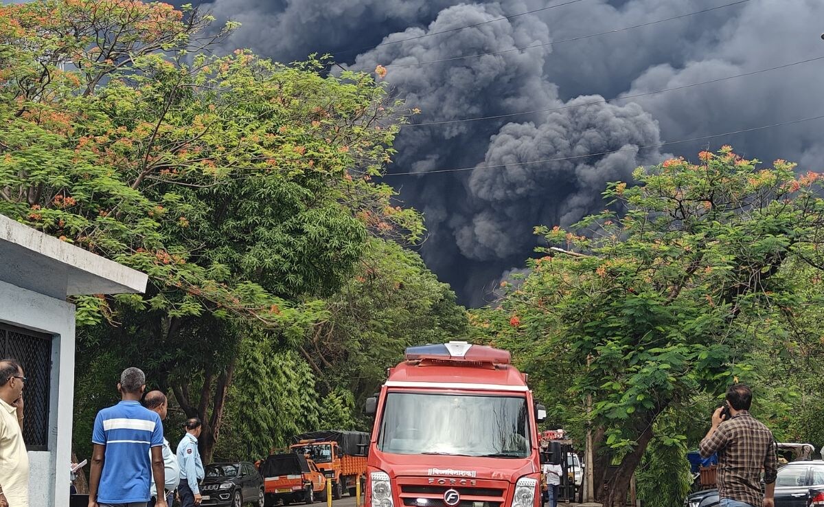 fire at Jindal Company is still smoldering in nashik mundhegaon