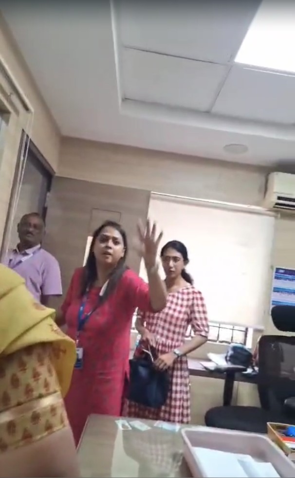 To SBI Manager's "This Is India" Remark, Customer's "Kannada First" Reply