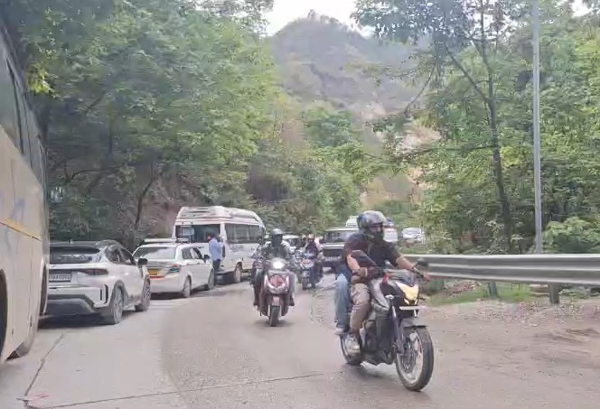 6 Km-Long Traffic On Badrinath Highway In Uttarakhand After Heavy Rain ...