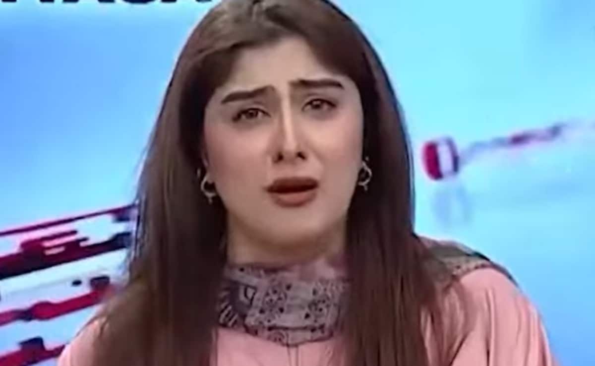 हम जैसे कमजोर ईमानवालों को... पाकिस्‍तान की एंकर का रोते हुए वीडियो ...