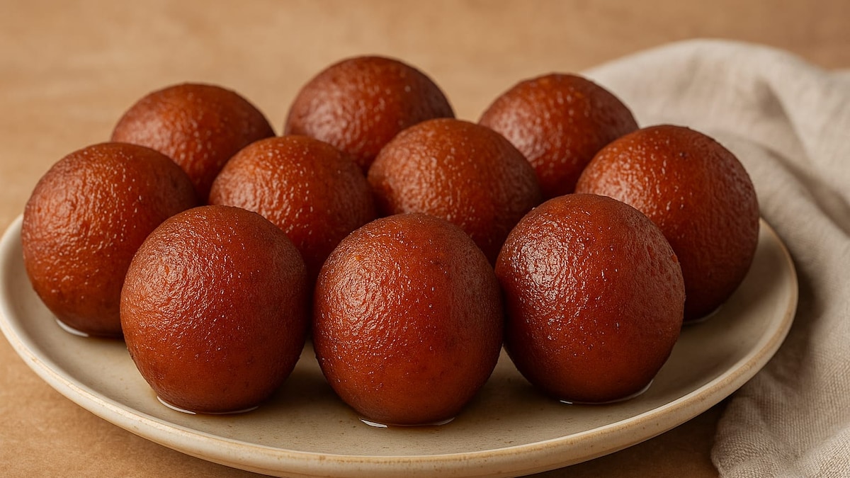 What Is Pantua? The Bengali Sweet Often Mistaken For Gulab Jamun - NDTV Food