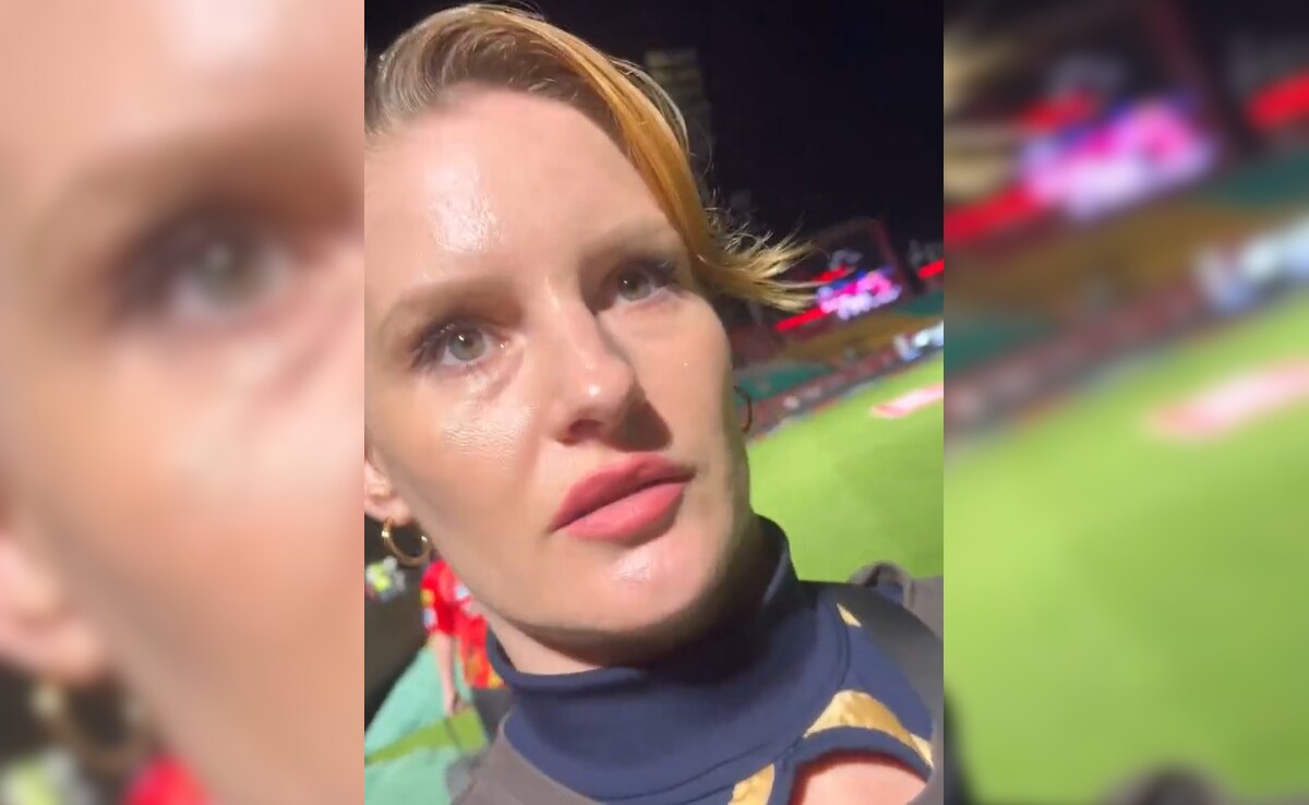 Video बम आ रहा है डरी सहमी चीयरलीडर का वीडियो हुआ वायरल Cheer Leader Shocking Video